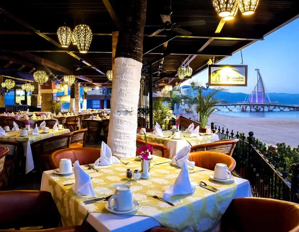 Hotel Playa Los Arcos Puerto Vallarta: Tradicional Frente a Playa Los ...