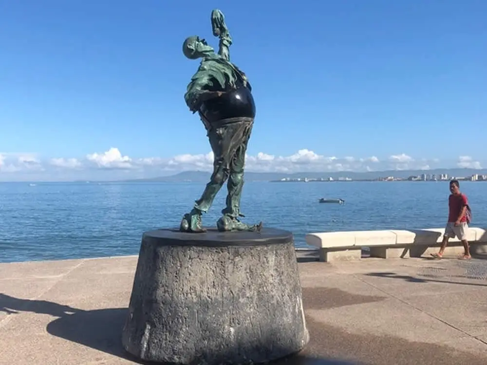 El Sutil Comepiedras | Escultura fantástica en el Malecón de Puerto ...